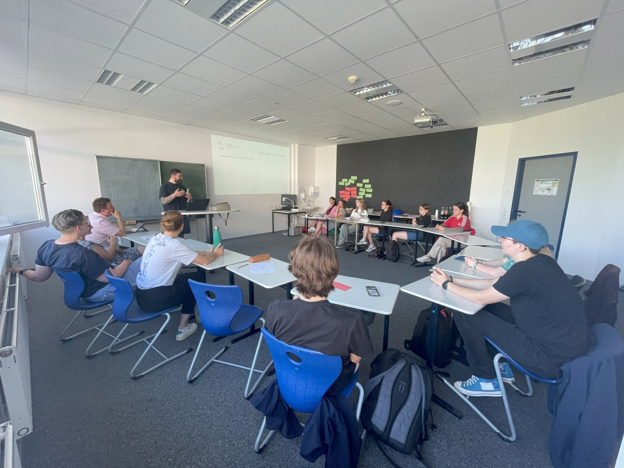 Workshop-Tag der Demokratie-AG: Gemeinsam gegen Stereotype und ...